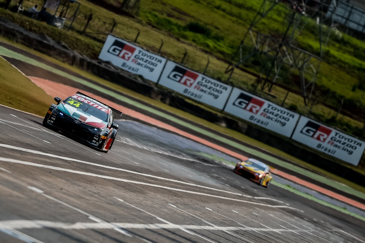 Toyota GAZOO Racing chega à sétima etapa da Stock Car na liderança ...